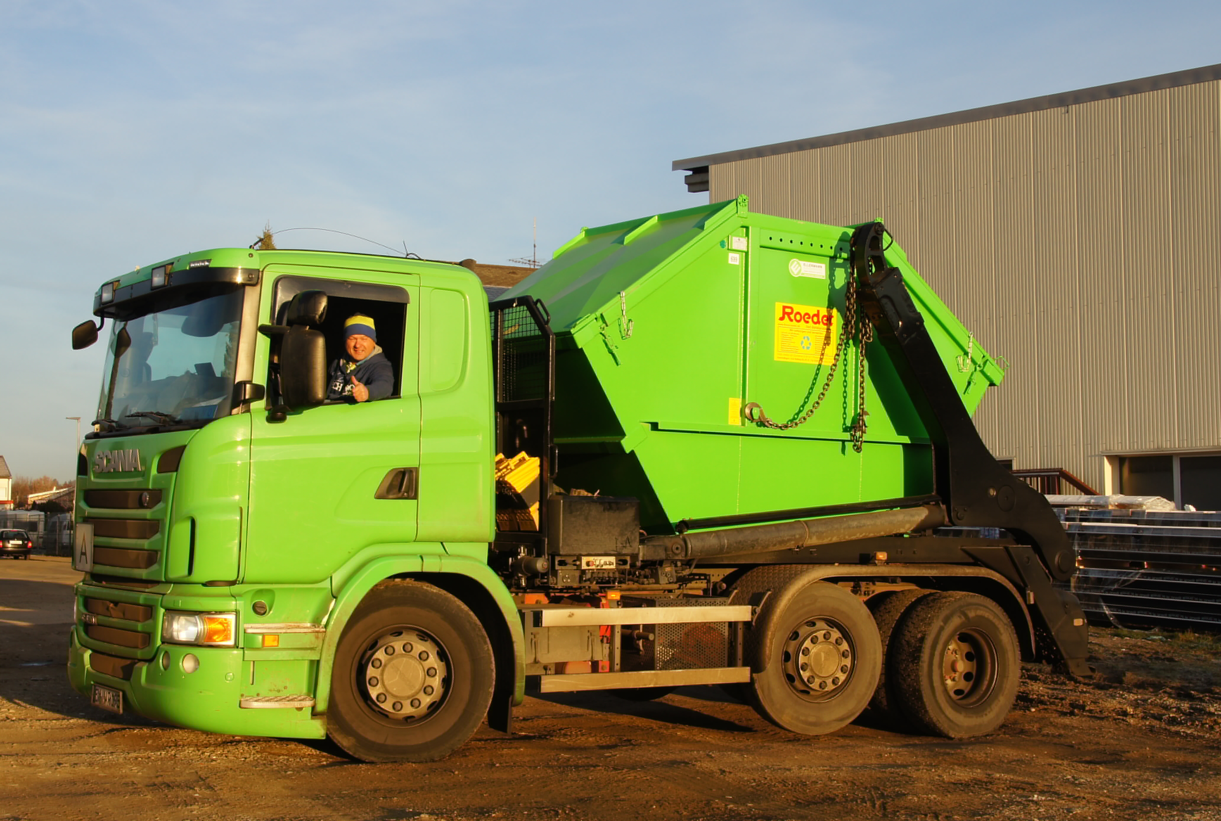 Entsorgung + Recycling mit dem Containerdienst der Walter Roeder GmbH
